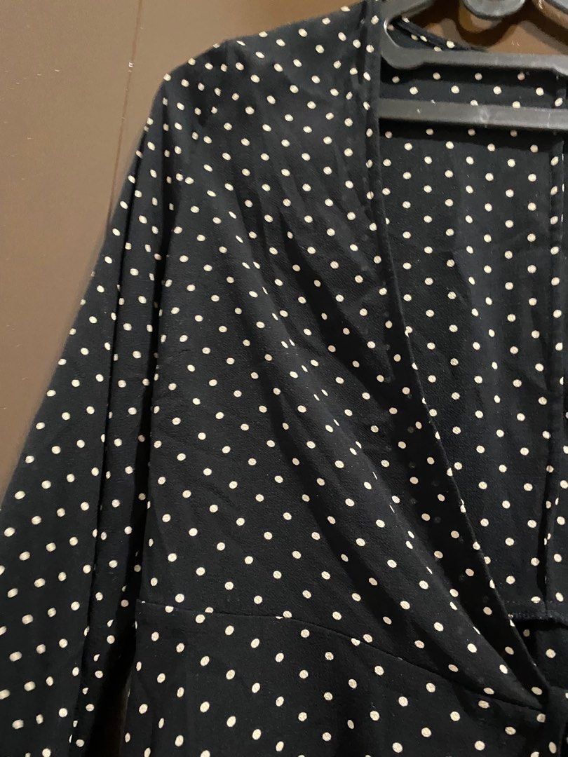 Baju atasan hitam bisa dijadikan outer atau dipakai sebagai atasan ...