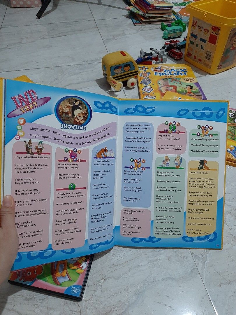 Buku disney magic english party time, Buku & Alat Tulis, Buku Anak-Anak ...