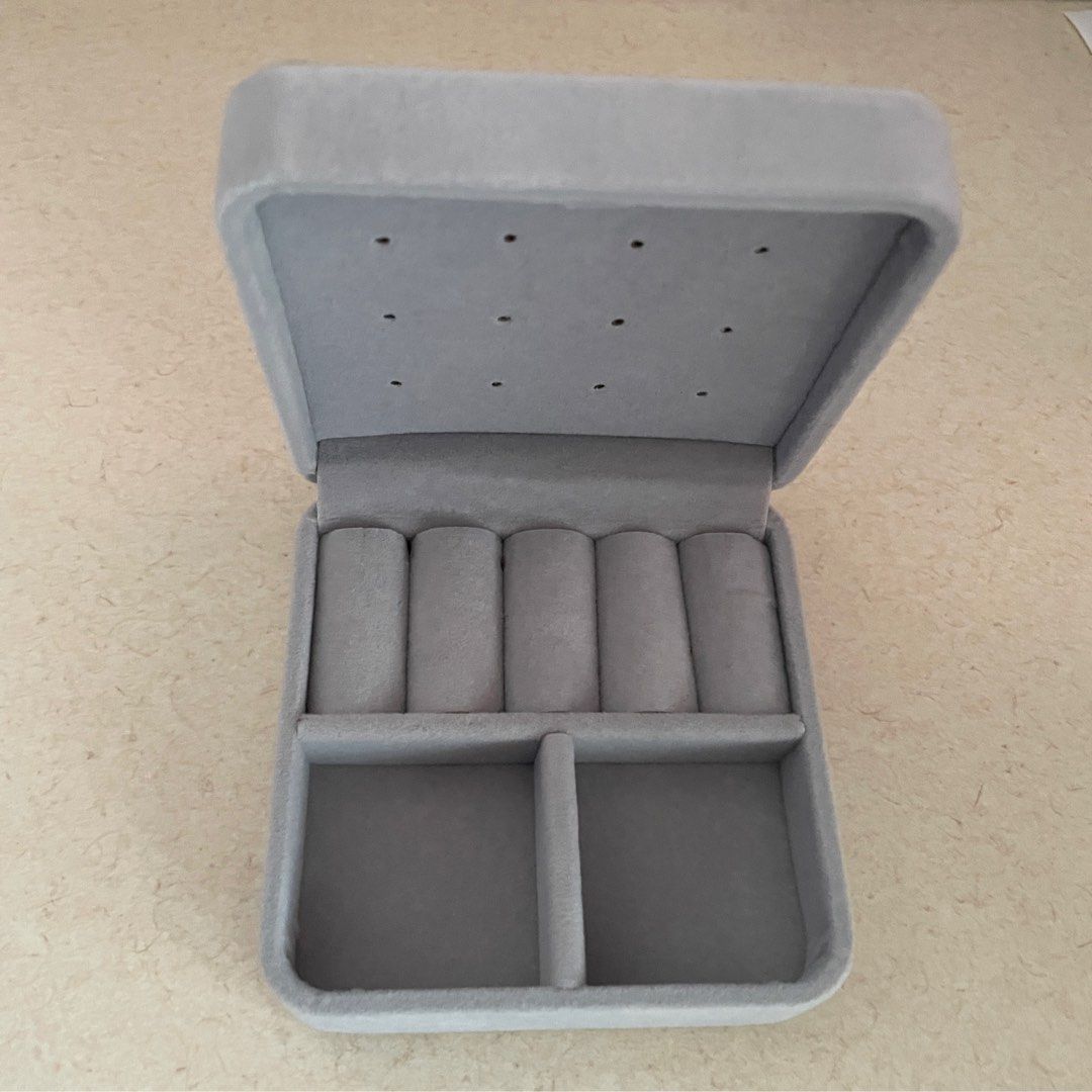 Daiso Stackable Clear Storage Case, Acrylic Storage Box, Accessory Box ...