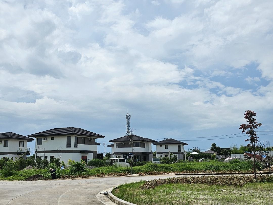 ERIN MODEL HOUSE AND LOT FOR SALE ALDEA GROVE ESTATES IN ANGELES CITY ...