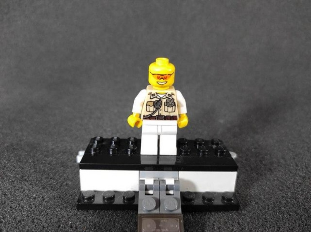 Lego Minifigure Original - Bald Male Police Captain, Toys ...