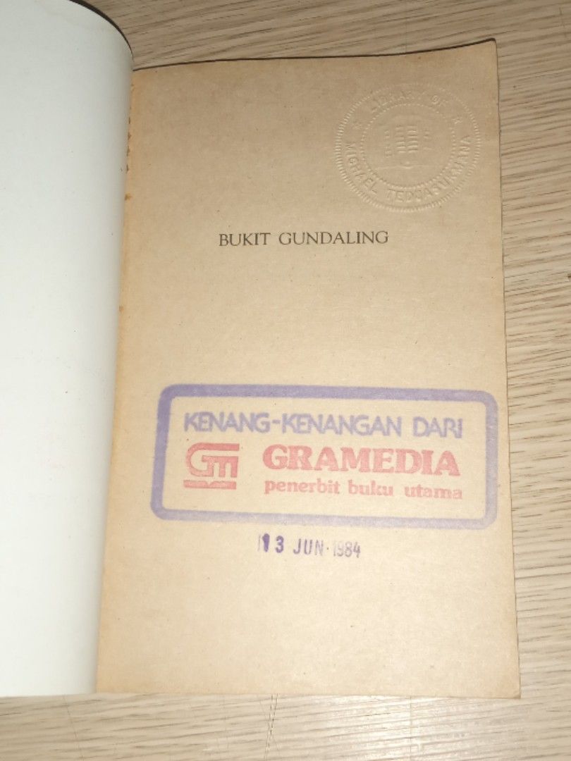 Novel Jadul Marga T Bukit Gundaling, Buku & Alat Tulis, Buku di Carousell