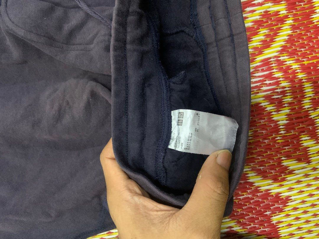 SELUAR UNIQLO KAIN CANTIK, Men's Fashion, Bottoms, Sleep and Loungewear ...
