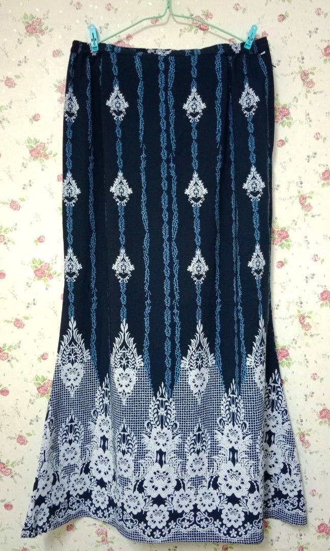 Baju Kurung Bercorak, Women's Fashion, Muslimah Fashion, Baju Kurung ...