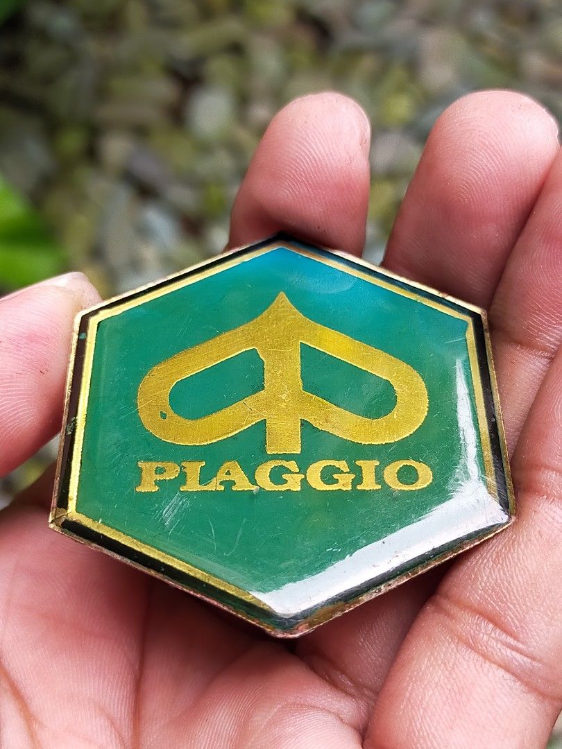 Emblem Dada Vespa Badge Logo Chung Bahan Kuningan Resin, Motor di Carousell