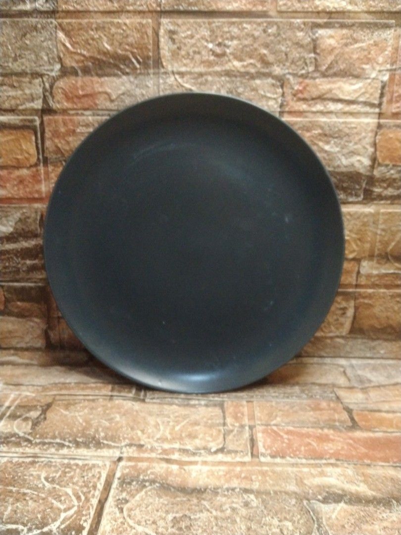 Ikea piring makan hitam besar, Kitchen & Appliances di Carousell