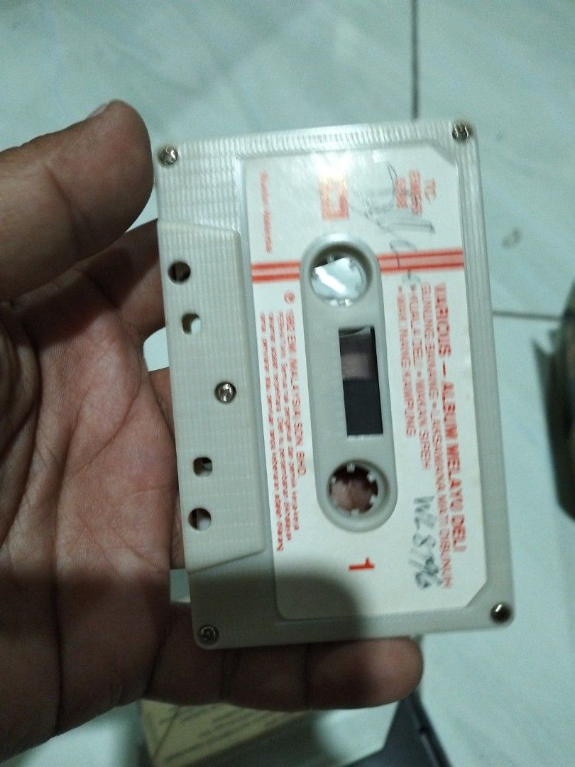 Kaset lama melayu deli emi 1982, Hobbies & Toys, Music & Media, CDs ...