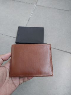 revelot trifold wallet with card slider, Men's Fashion, Watches ...