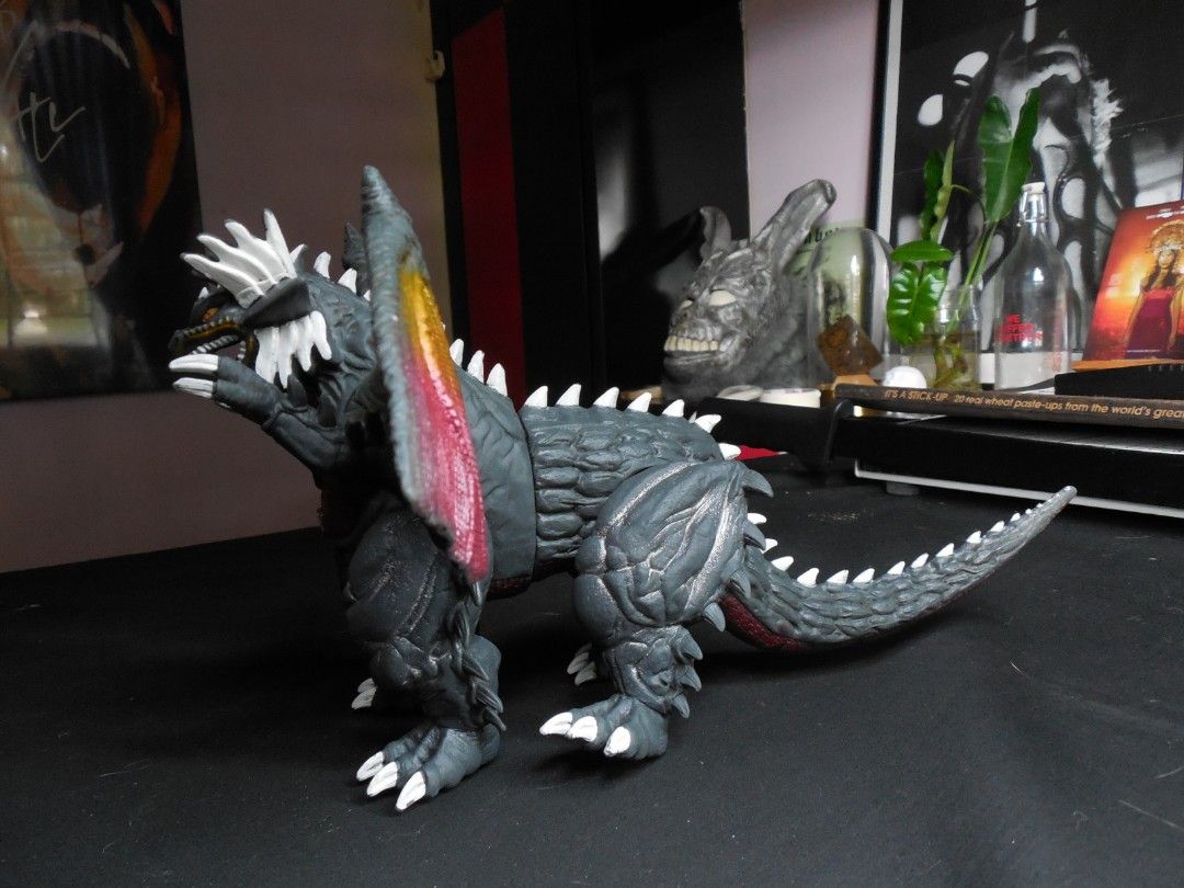 1999 BANDAI Zogu Ultraman Gaia Ultra Monster Series Kaiju Zog Godzilla ...