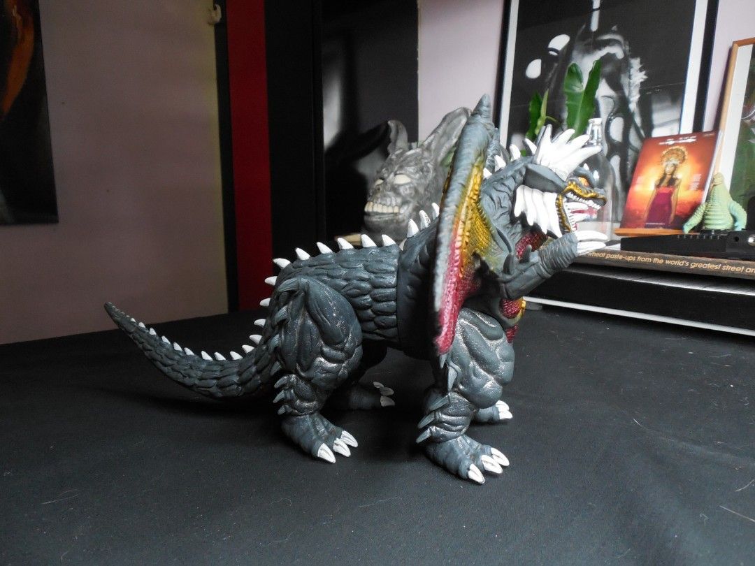 1999 BANDAI Zogu Ultraman Gaia Ultra Monster Series Kaiju Zog Godzilla ...