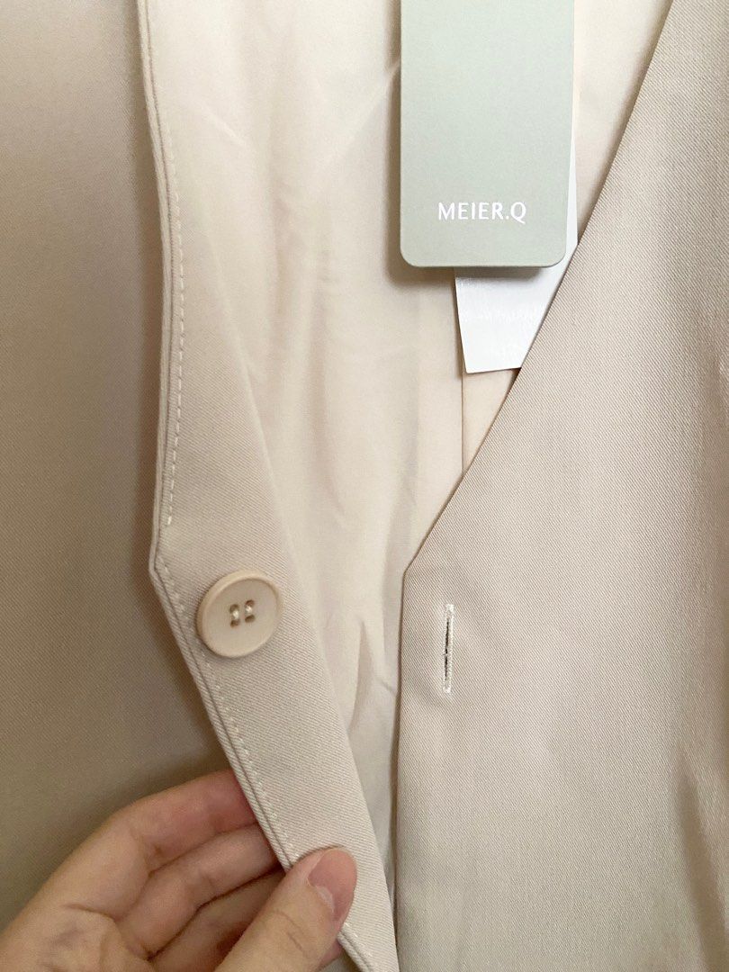全新吊牌 meier q oversized 質感無領西裝背心 冷杏, 她的時尚, 上衣, 背心、無袖在旋轉拍賣