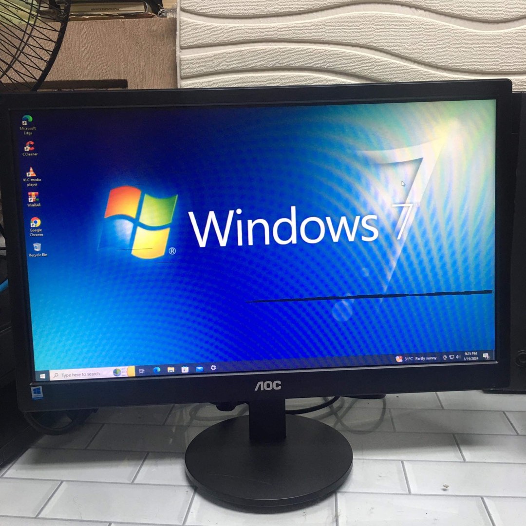 AOC Monitor 18.5-inch E970SW 220volts, Computers & Tech, Parts ...