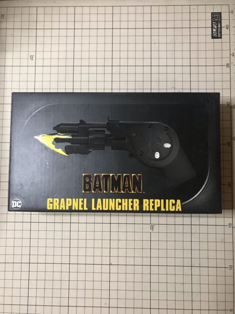 Neca Batman Grapnel – NECA DC Batman 1989 Movie Grapnel Launcher Prop ...