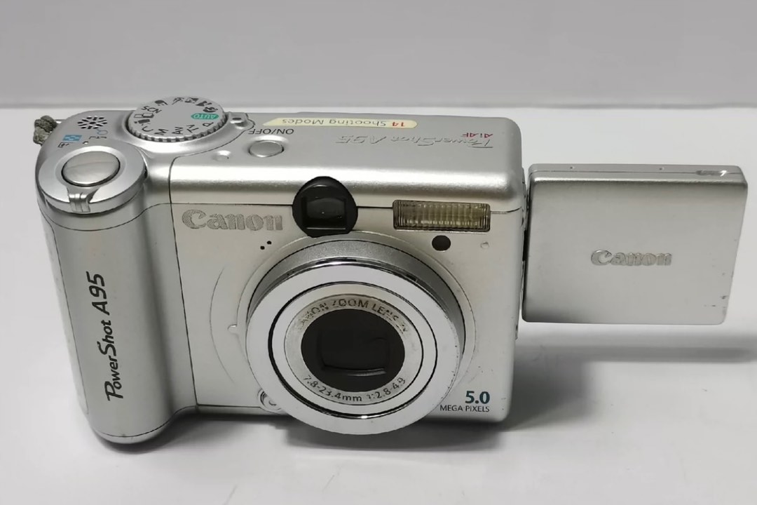 Canon a95 ccd camera flip camera, Photography, Cameras on Carousell