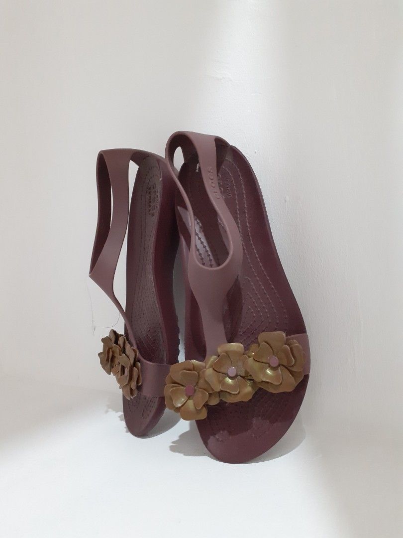 CROCS SERENA MAROON SANDALS, Women's Fashion, Footwear, Flats & Sandals ...