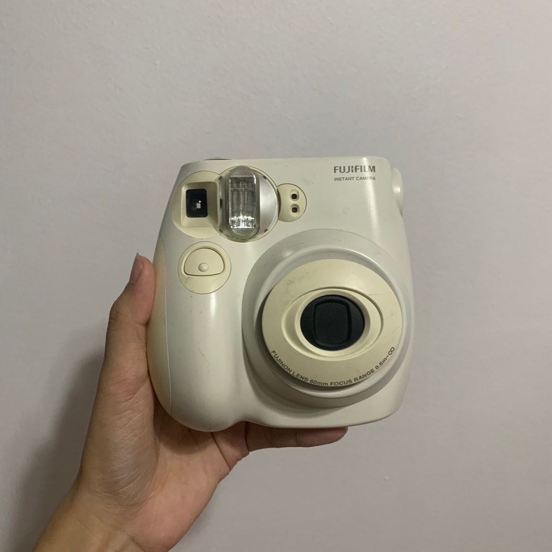 Fujifilm Instax Mini 7s White, Photography, Cameras on Carousell