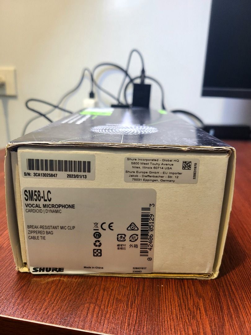 Shure SM58 high-end microphone complete with box + Shure windscreen all ...