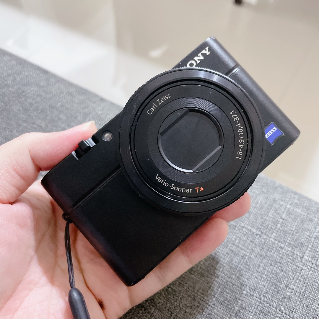 SONY RX100M1 - CARL ZEISS DIGITAL CAMERA, Photography, Cameras on Carousell