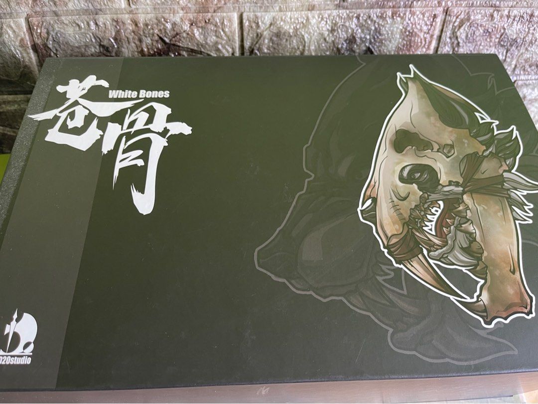 D20 studio white bone wolf, Hobbies & Toys, Toys & Games on Carousell