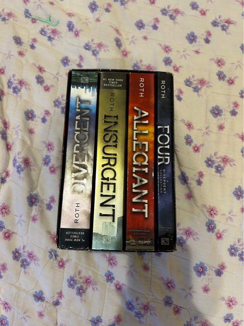 Divergent Series Box Set (1-4), Hobbies & Toys, Books & Magazines ...