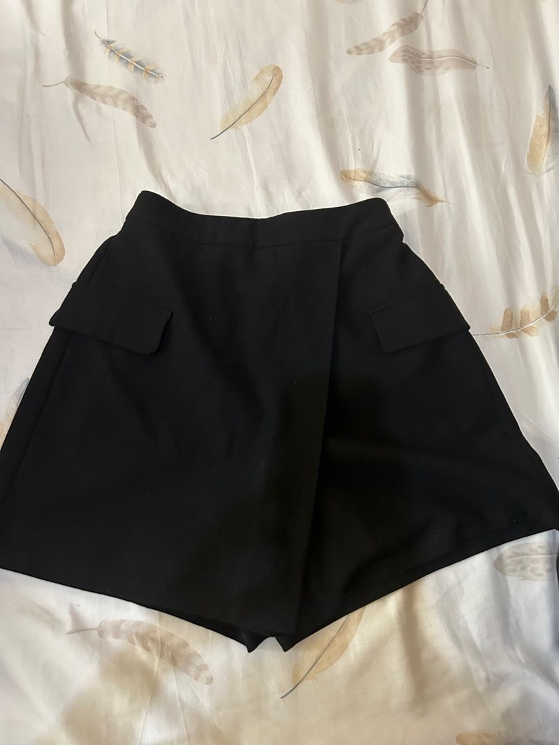 GU Skort Black, Women's Fashion, Bottoms, Shorts on Carousell