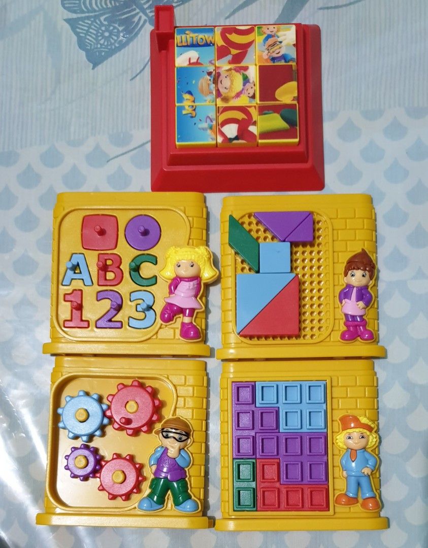 Jollibee jollitown puzzle house complete set, Hobbies & Toys, Toys ...