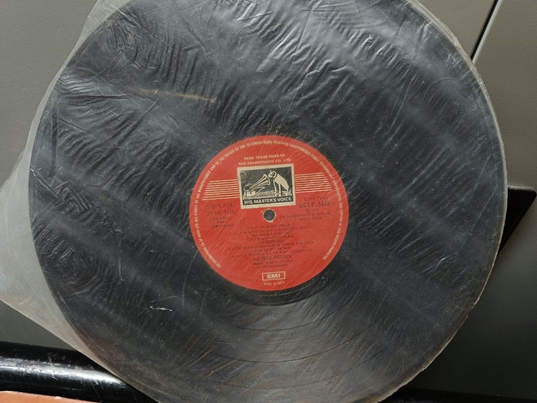 LP piring hitam lagu Hindi lama vintage antik classic antique koleksi collection collector ...