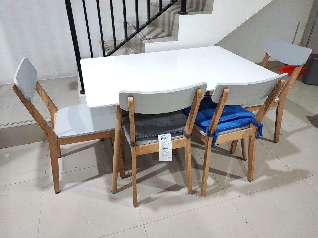 Meja makan minimalis INFORMA SET, Perabotan Rumah di Carousell