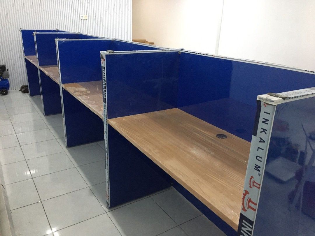 meja partisi kantor full sekat biru, Perabotan Rumah di Carousell