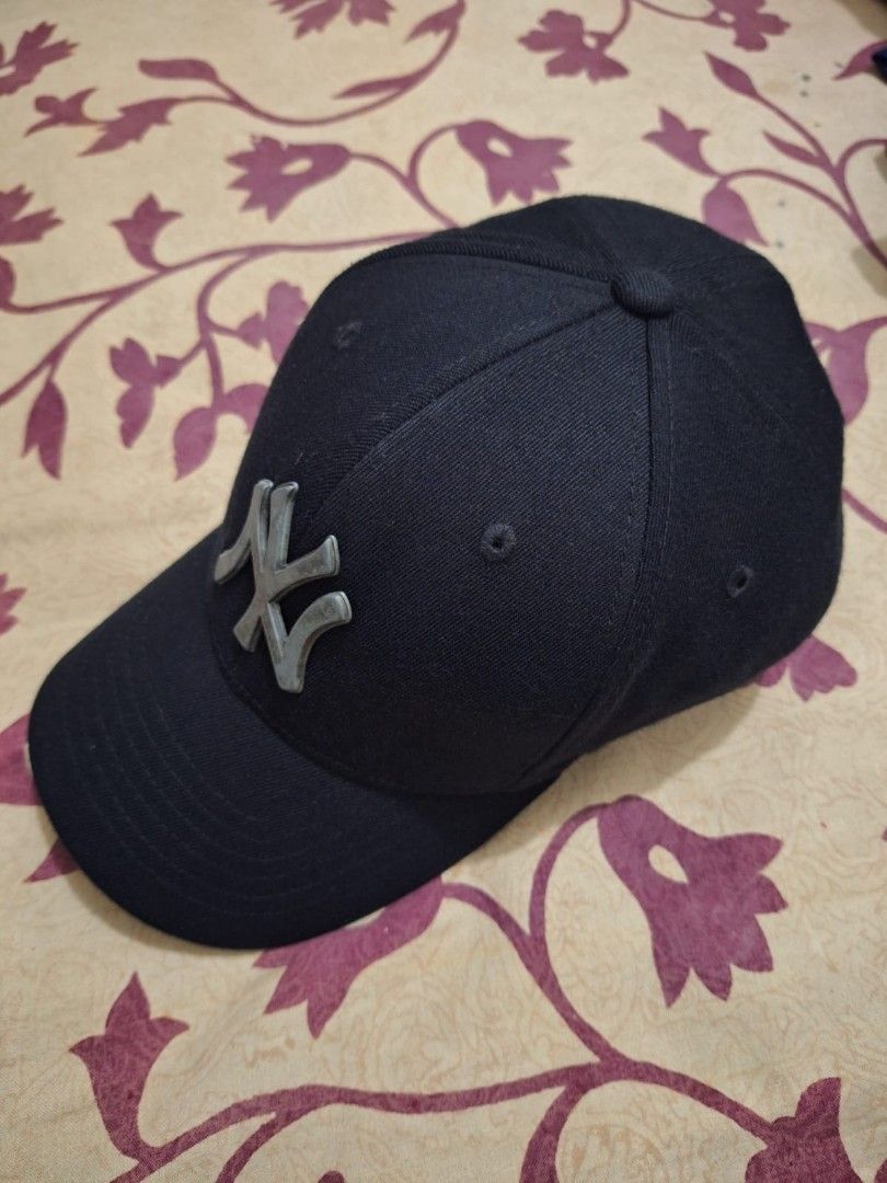 Topi mlb logo besi, Fesyen Pria, Aksesoris, Topi di Carousell