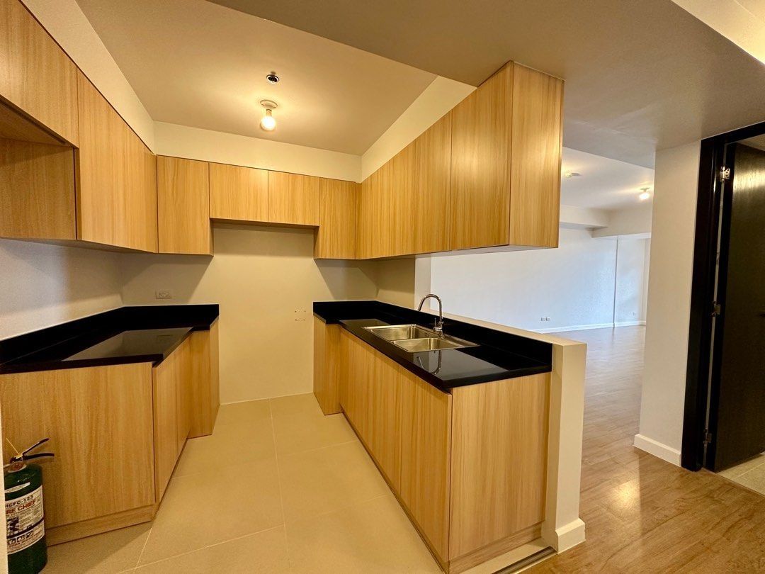 3 Bedroom corner unit at Park Triangle Residence BGC Taguig City for ...