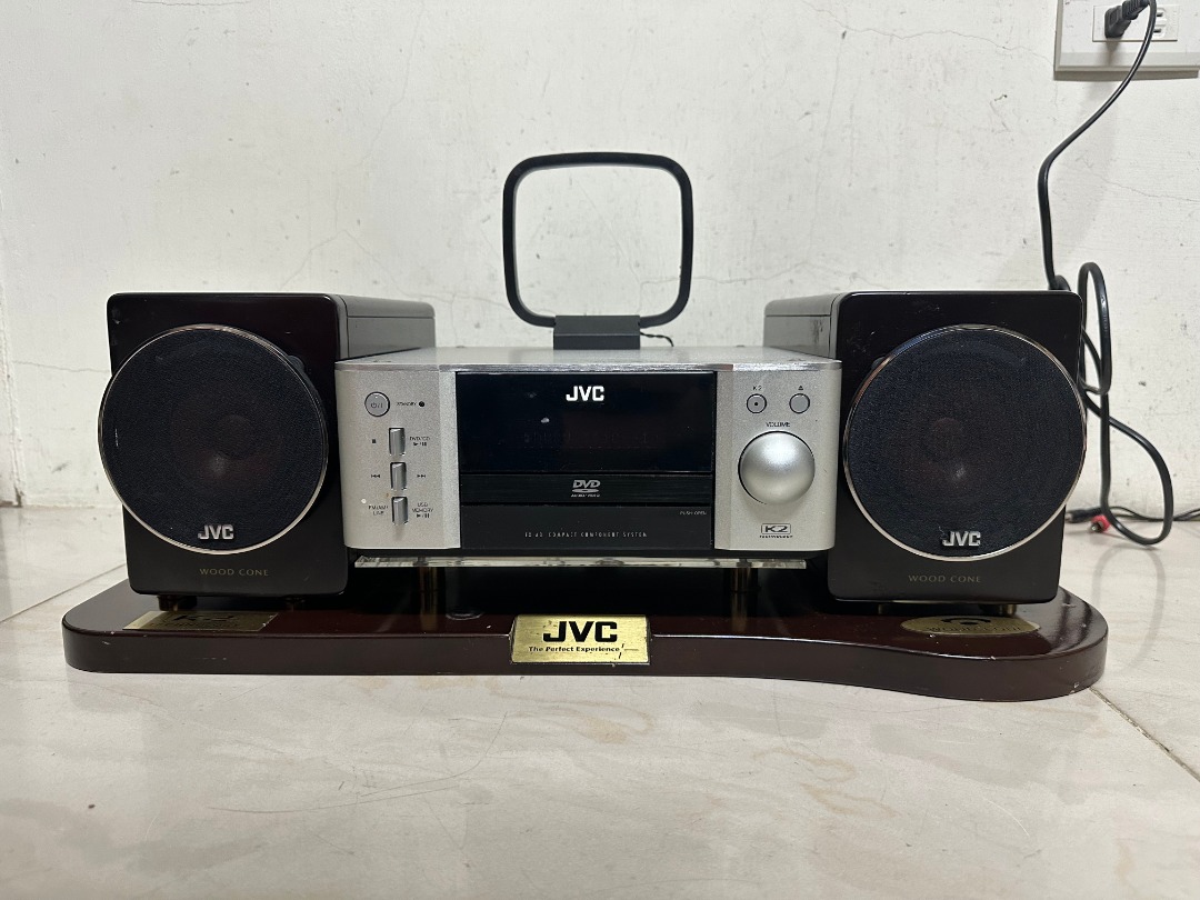 JVC CA EXA3 DVD CD USB 床頭音響 全機功能 全音域 木振膜核桃實木音箱 原廠遙控器, 耳機及錄音音訊設備, 音樂播放裝置 MP3及CD 播放器在旋轉拍賣