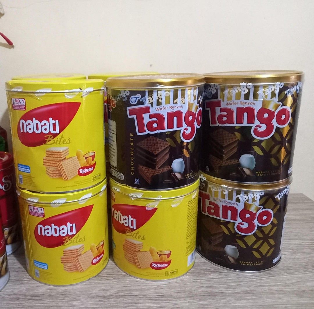 Kue kaleng wafer tango & wafer nabati / kue lebaran/hampers lebaran ...