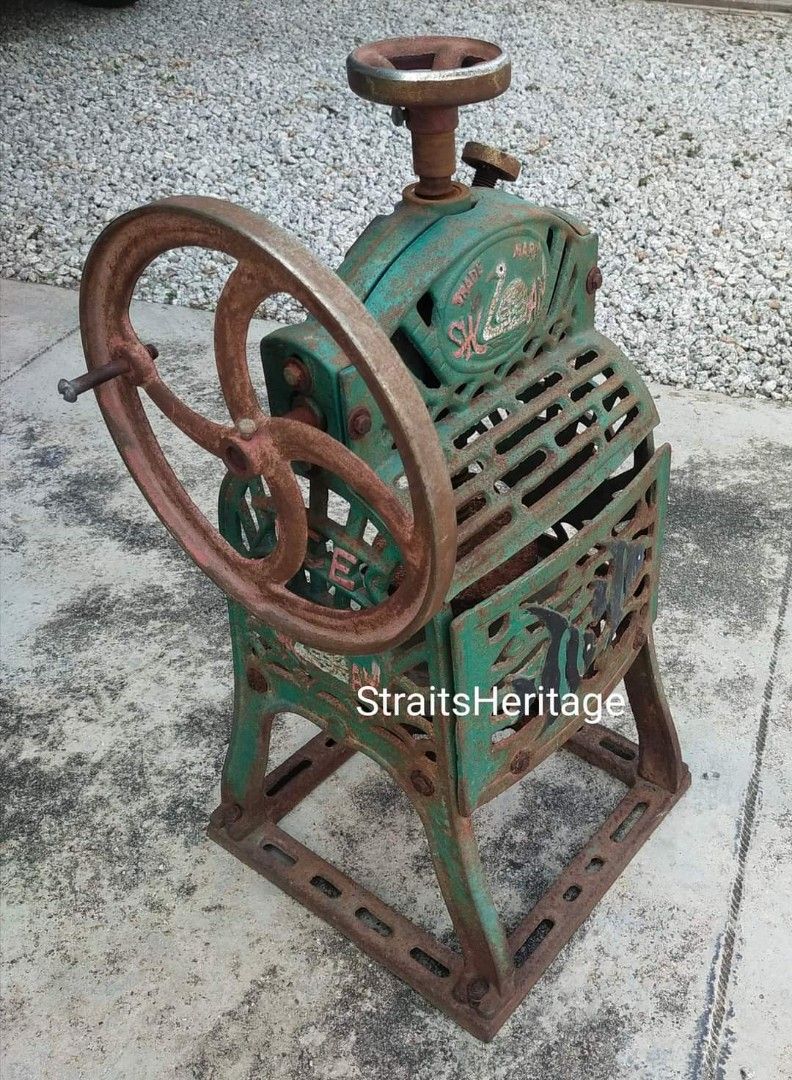 Vintage ice grinder ( cast iron), Hobbies & Toys, Collectibles ...
