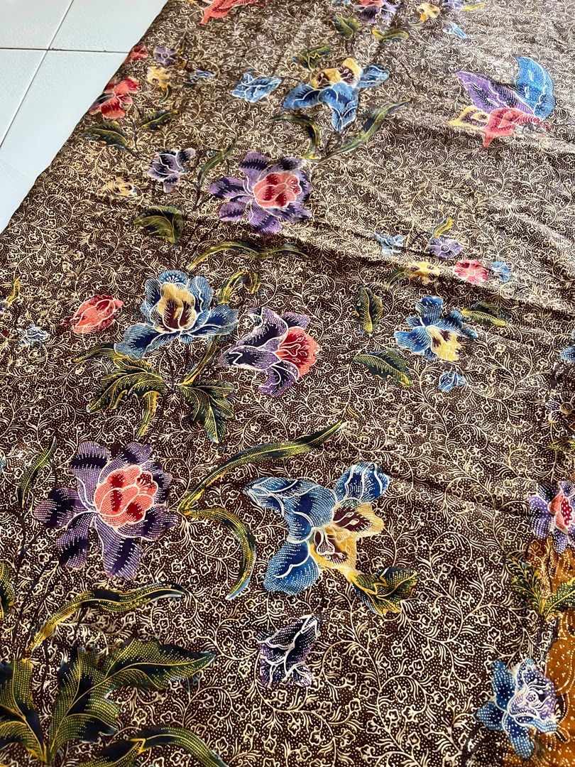 VINTAGE KAIN BATIK SARONG, Women's Fashion, Dresses & Sets, Traditional ...