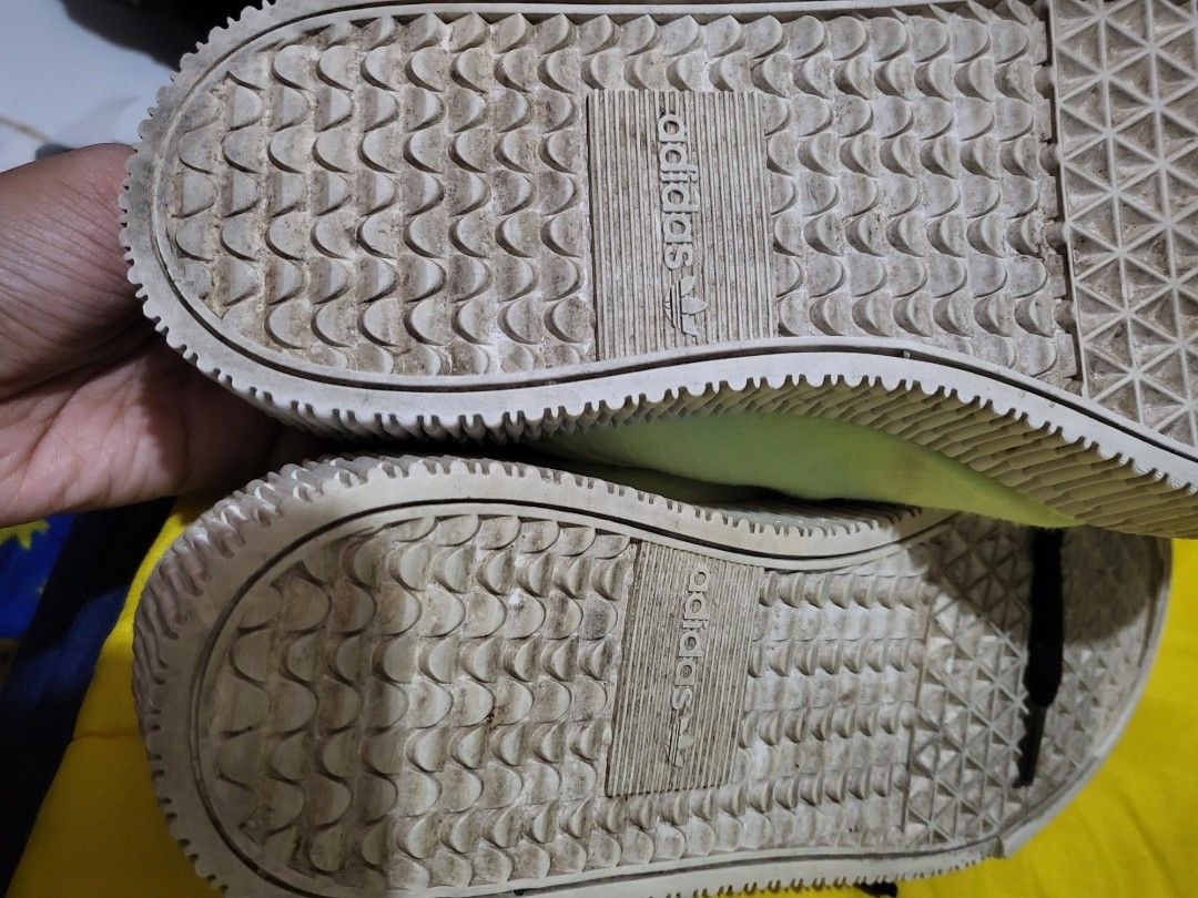 Adidas Samba 100% original hijau neon, Barang Yang Dicari di Carousell