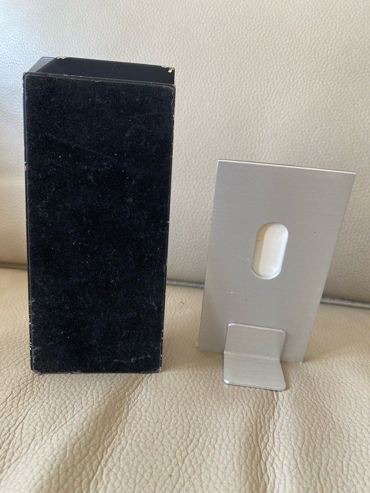 Casio MT-G G-shock Display stand, 興趣及遊戲, 收藏品及紀念品, 古董收藏 - Carousell