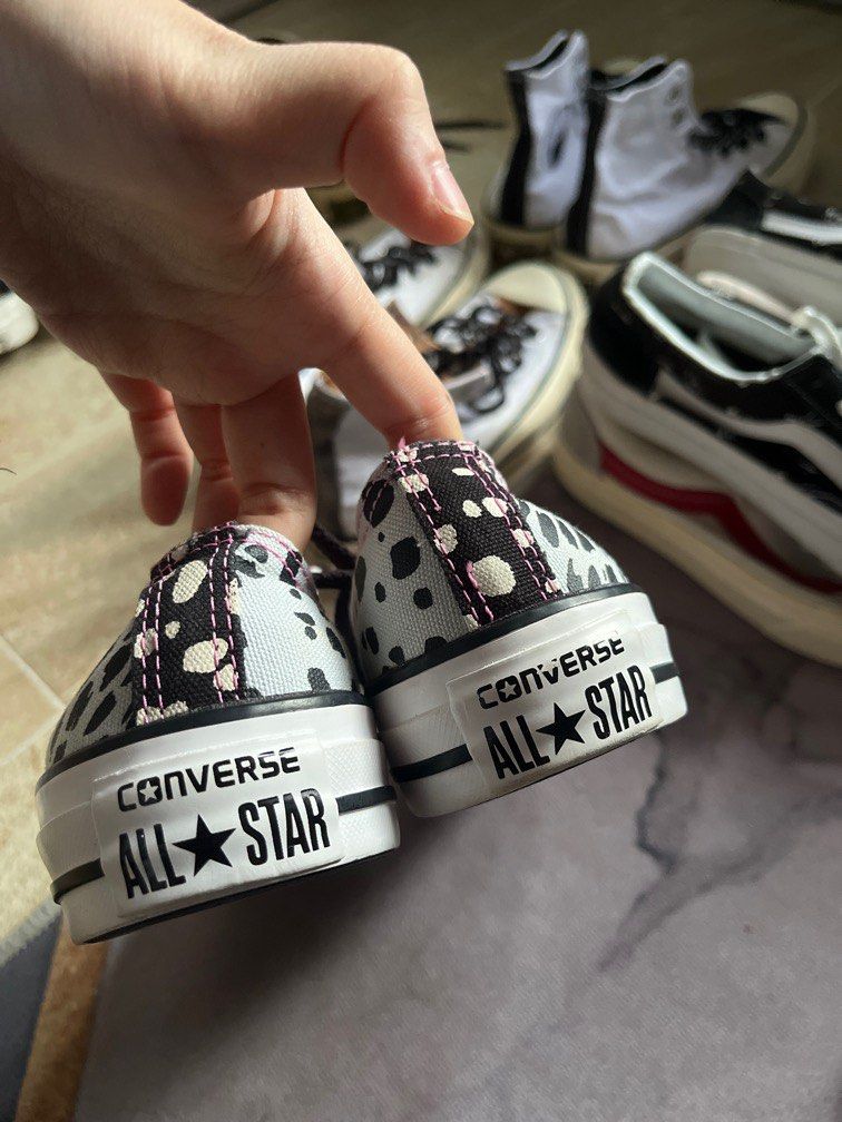 Converse low cut, Women's Fashion, Footwear, Sneakers on Carousell