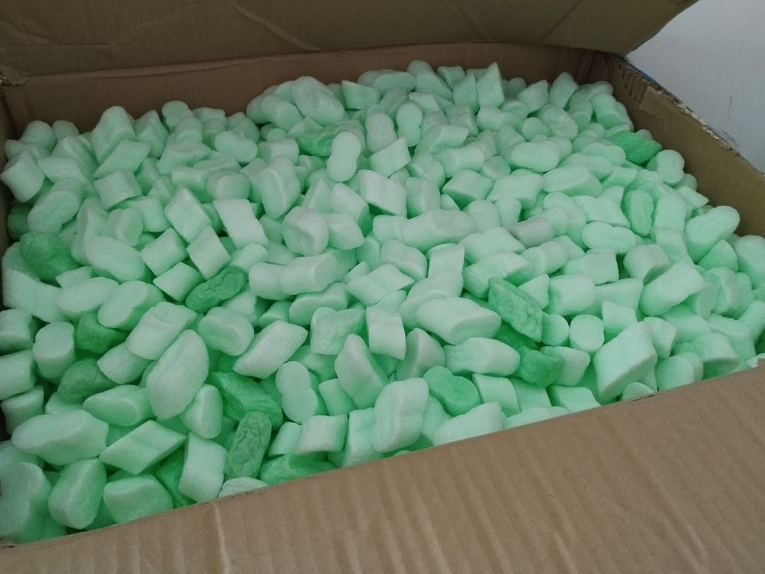 Foam Peanuts aka packing Styrofoam cubes for shipping (MUCH cheaper than STINKPOST) 50.5cm x 35 ...