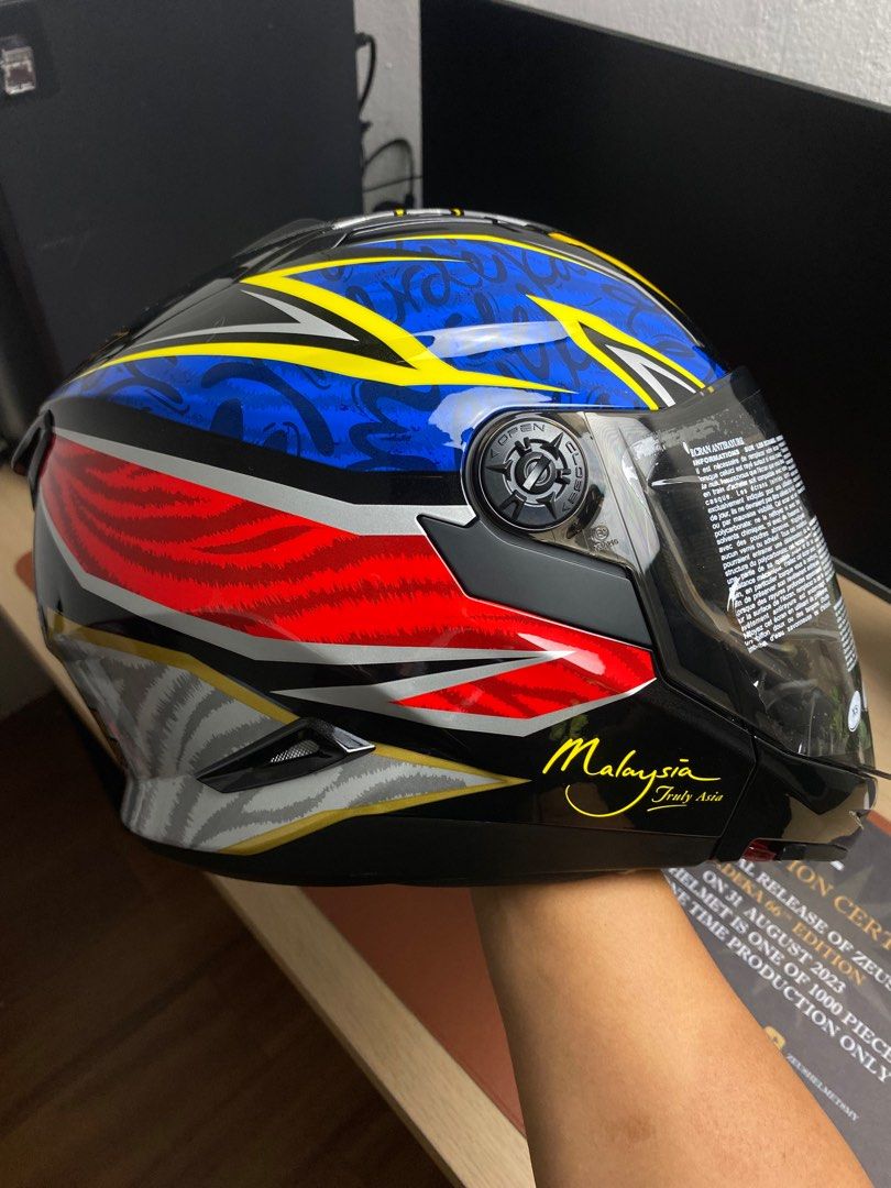 Helmet Zeus Dua Alam G-613 Merdeka Edition, Motorbikes on Carousell