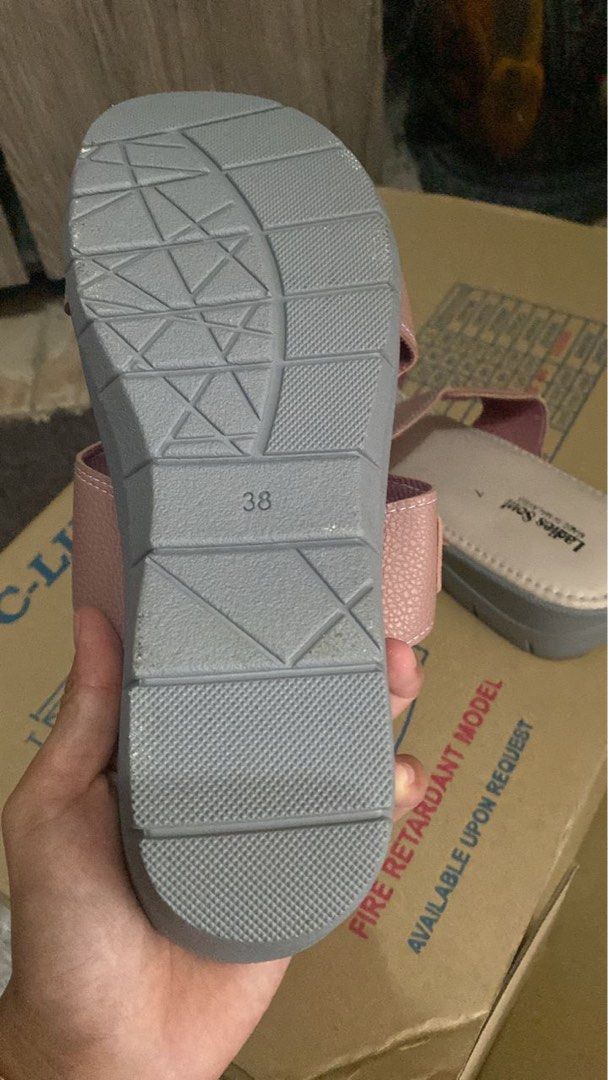 kasut raya, Women's Fashion, Footwear, Flats on Carousell