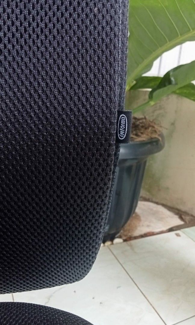 Kursi kantor Zarch informa, Perabotan Rumah di Carousell