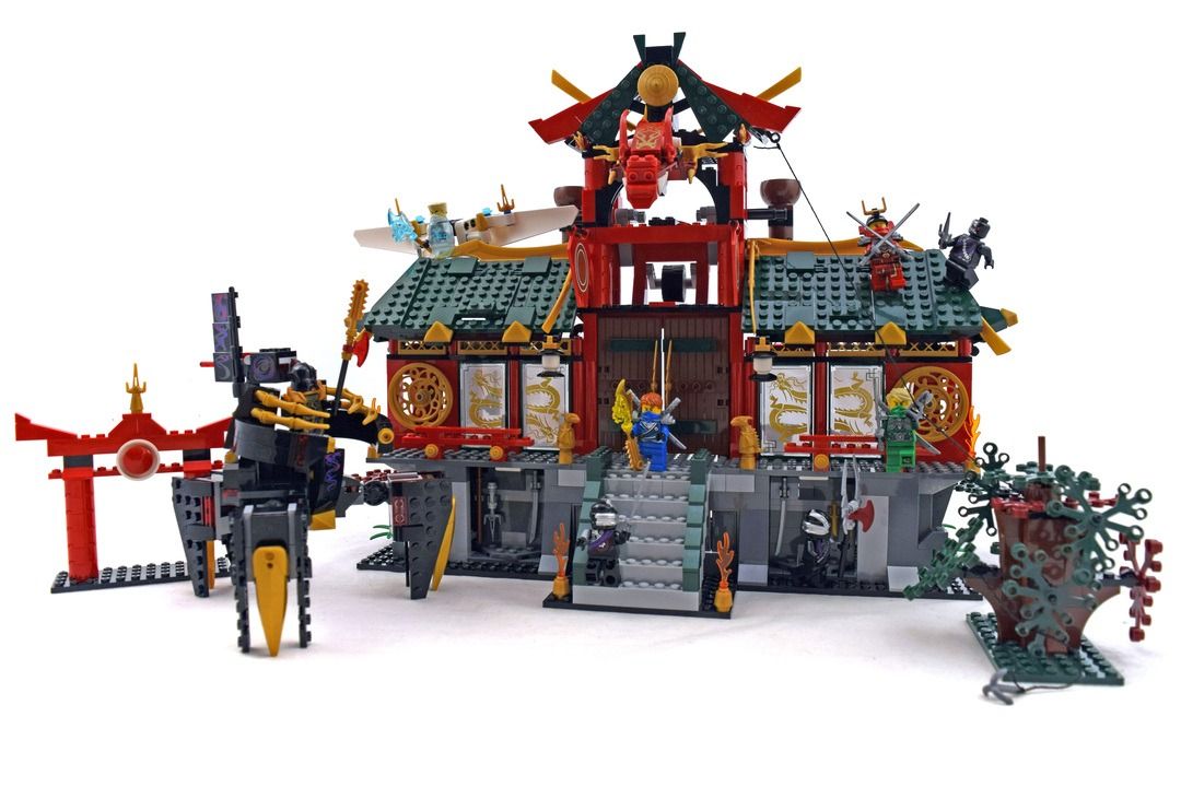 LEGO Ninjago 樂高 旋風忍者 70728 忍者城之戰 (絕版品), 書籍、休閒與玩具, 玩具、公仔、桌遊在旋轉拍賣