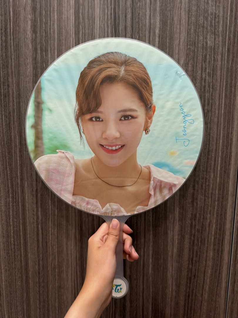 LIKE NEW OFFICIAL TWICE MERCHANDISE FAN (JEONGYEON), Hobbies & Toys ...