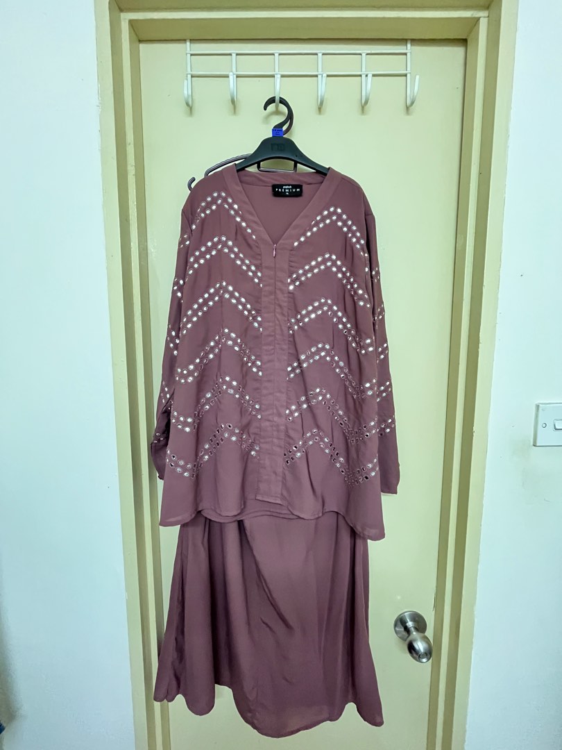 Poplook kurung, Women's Fashion, Muslimah Fashion, Baju Kurung & sets ...