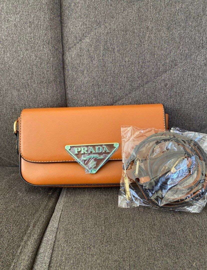 Tas Prada kecil lengkap tali dan box, Barang Mewah, Tas & Dompet di ...