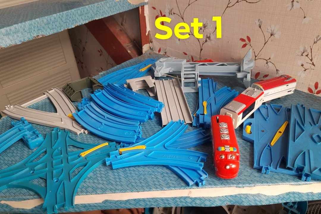 TOMY TRAIN MOTORIZED WITH TRACKS, Hobbies & Toys, Toys & Games on Carousell