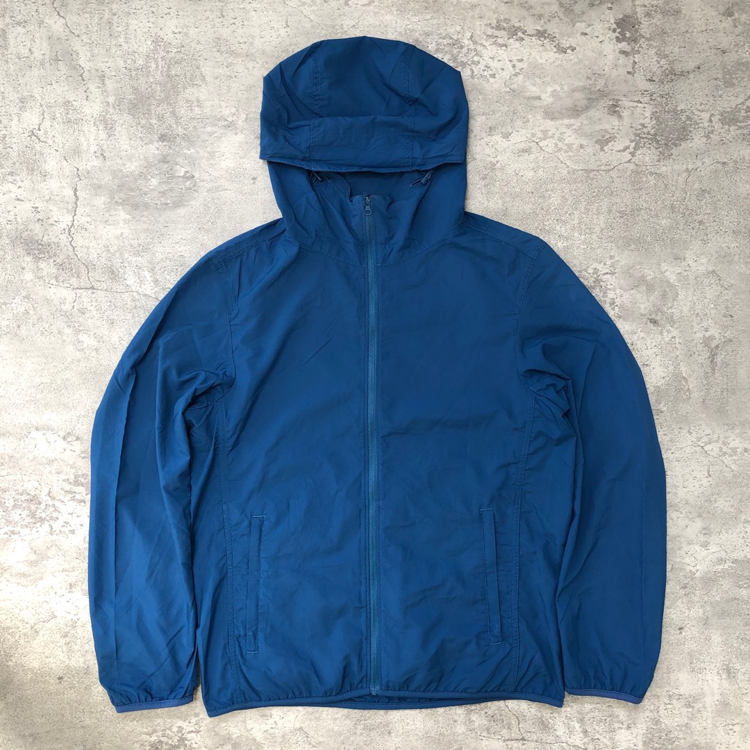 Uniqlo Lightweight Pocketable Parka, Fesyen Pria, Pakaian , Baju Luaran ...