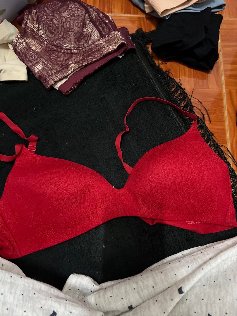 Uniqlo wireless bra, Women's Fashion, New Undergarments & Loungewear on ...