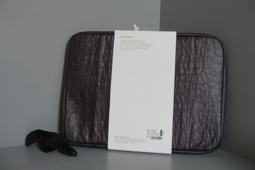 全新正品 Kipling Digi Sleeve 13" 筆電包 / 內膽包, 她的時尚, 包包、錢包, 皮夾、卡片套在旋轉拍賣